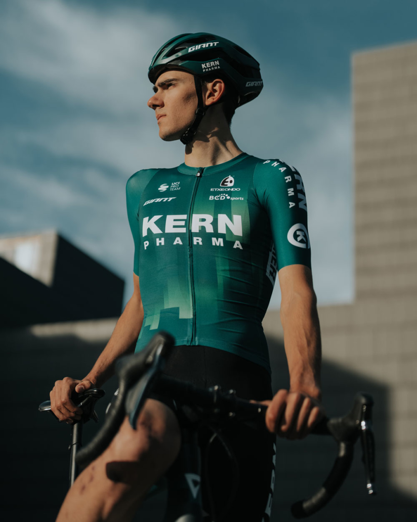 El Kern Pharma presenta su maillot para 2023 - Ciclo21